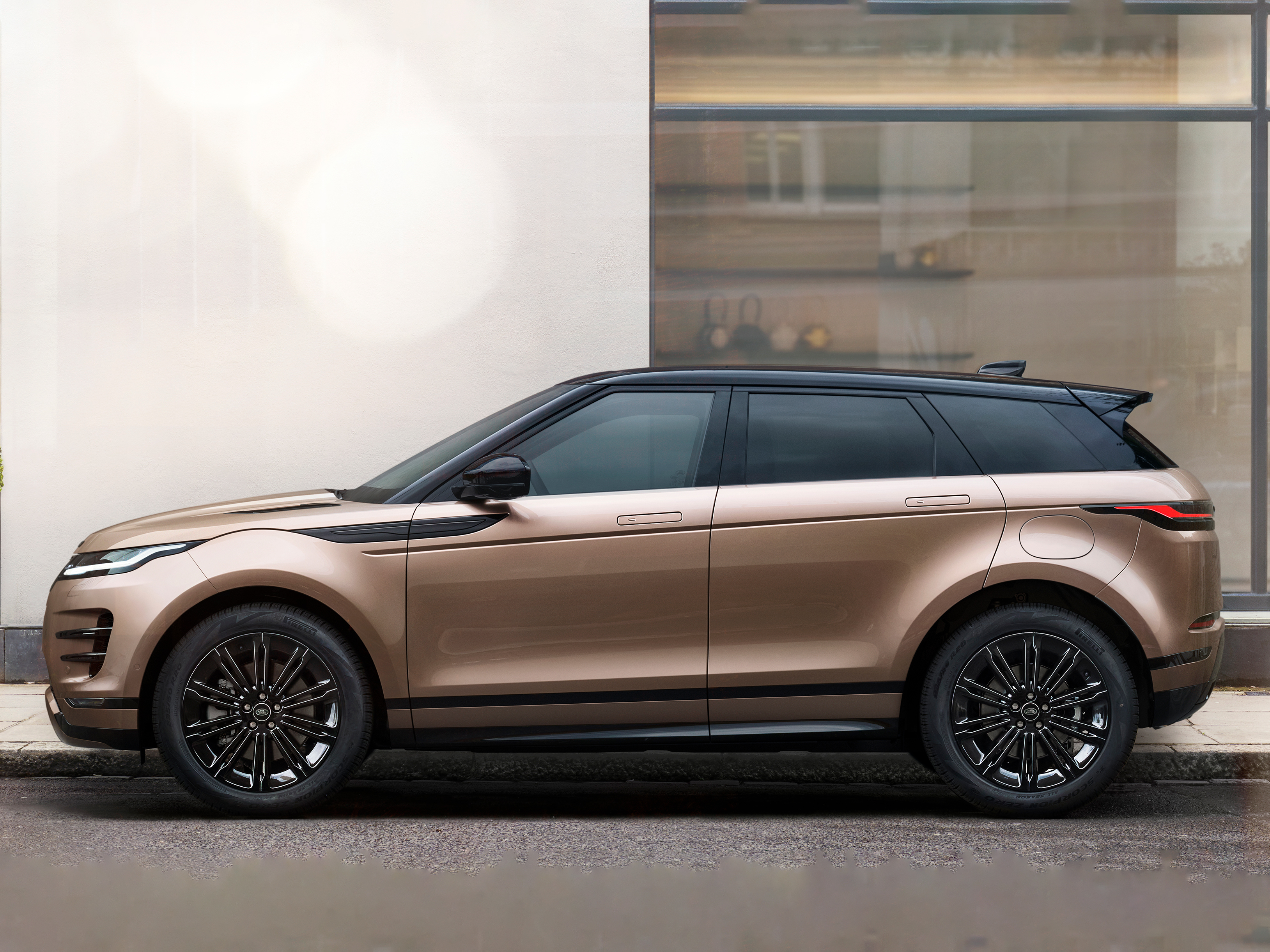 Land Rover Range Rover Evoque novità su Gruppo Jolly Automobili ...